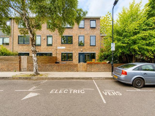 5 bedroom townhouse for sale
