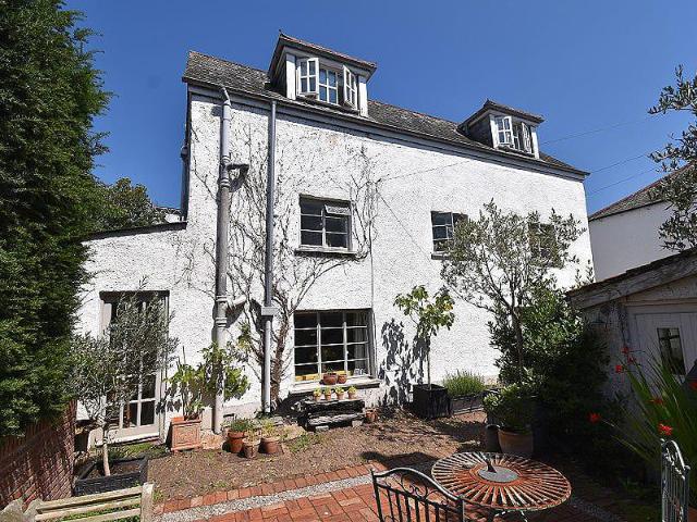 5 bedroom townhouse for sale