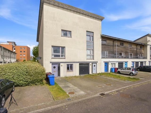 5 bedroom townhouse for sale