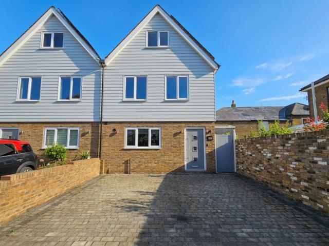 5 bedroom townhouse for sale