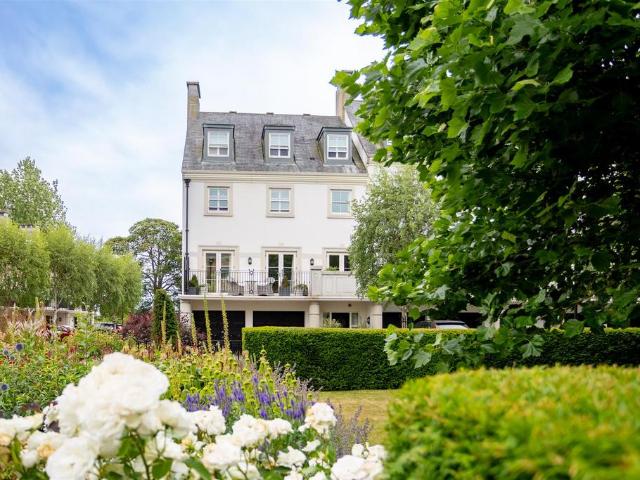 5 bedroom townhouse for sale