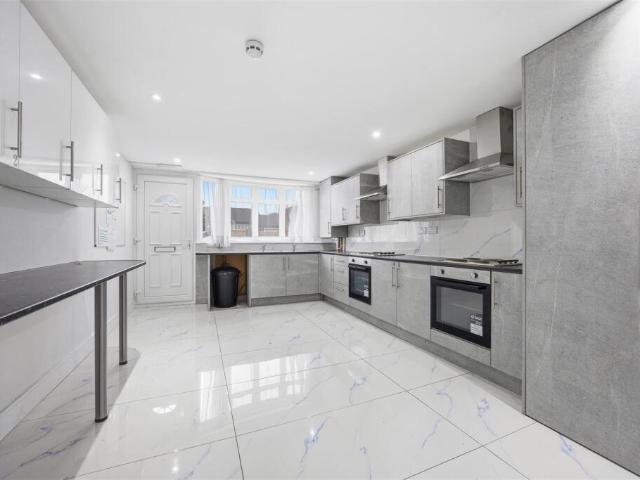 5 bedroom townhouse for sale