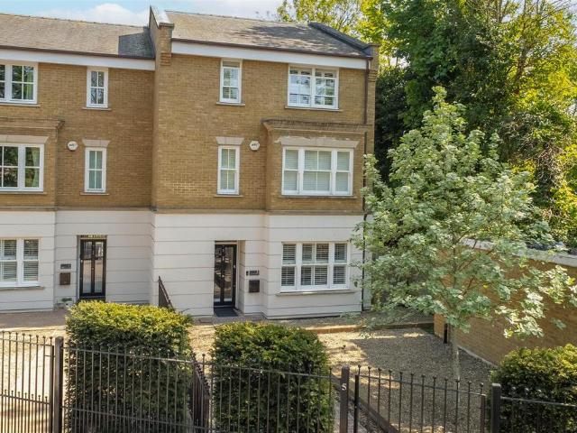 5 bedroom townhouse for sale
