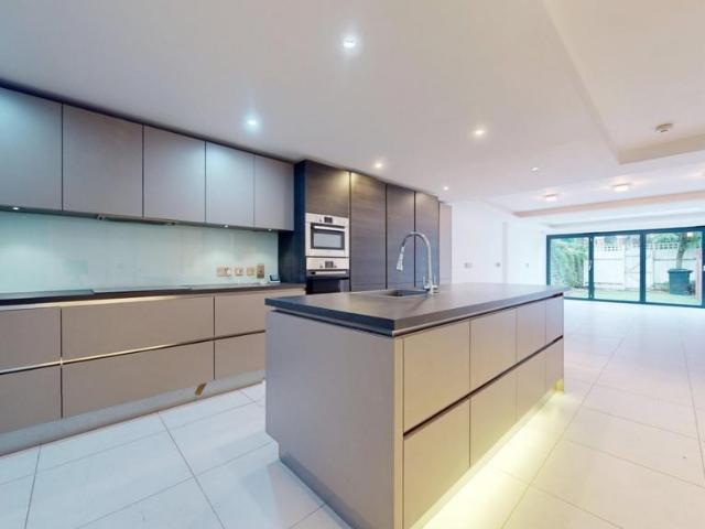 5 bedroom townhouse for sale