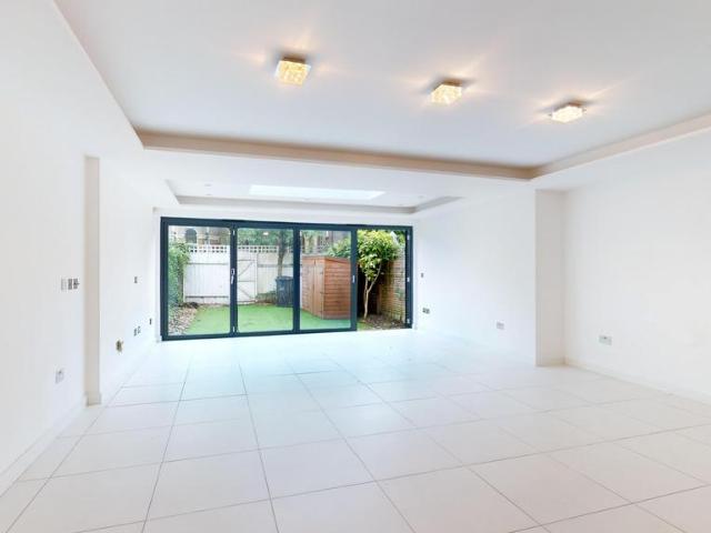 5 bedroom townhouse for sale