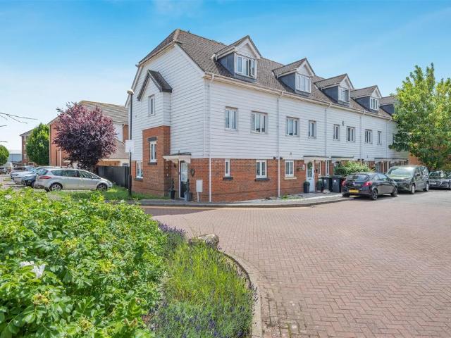 5 bedroom townhouse for sale