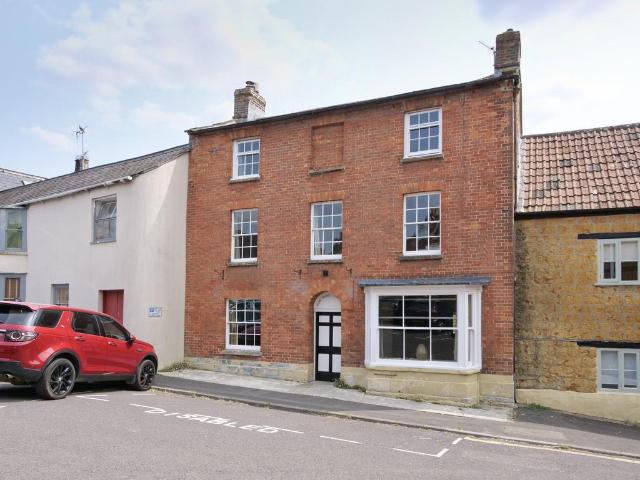 5 bedroom townhouse for sale