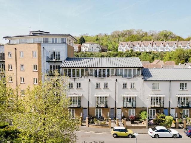 5 bedroom townhouse for sale
