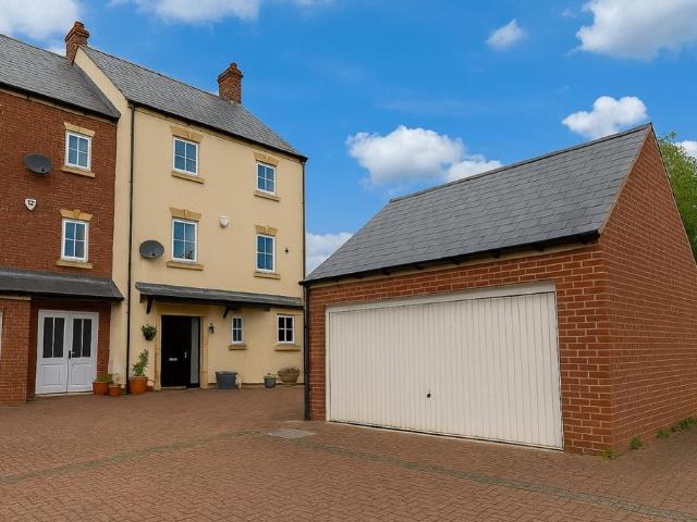 5 bedroom townhouse for sale