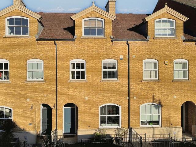 5 bedroom townhouse for sale