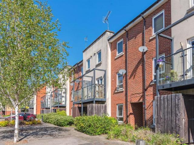 5 bedroom townhouse for sale