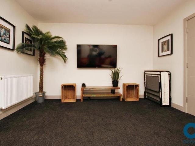 5 bedroom townhouse to rent