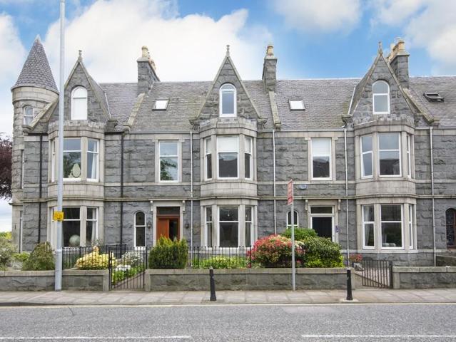 5 bedroom townhouse to rent