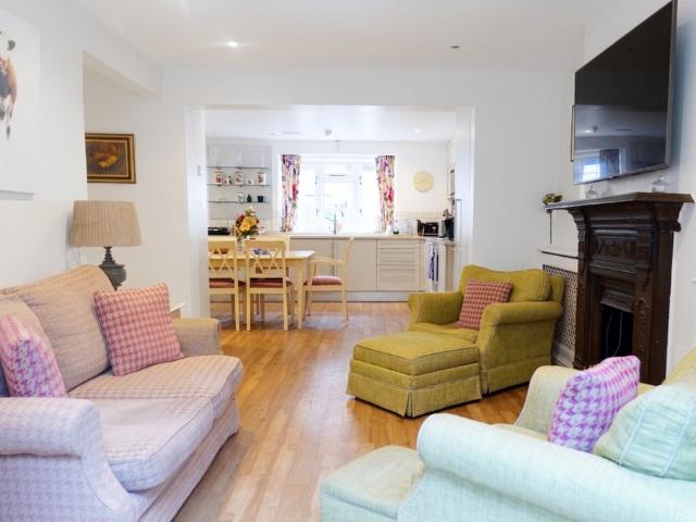 5 bedroom townhouse to rent