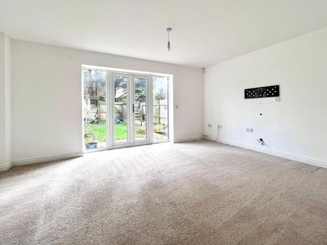 5 bedroom townhouse to rent