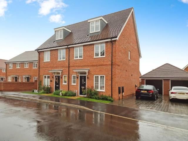 5 bedroom townhouse to rent