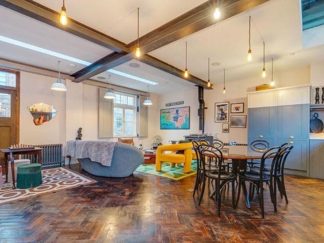 5 bedroom townhouse to rent