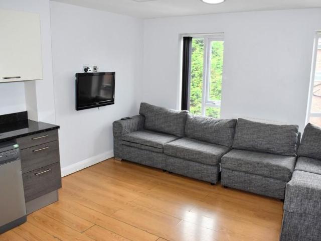 5 bedroom townhouse to rent