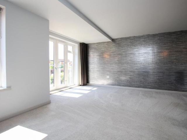 5 bedroom house to rent