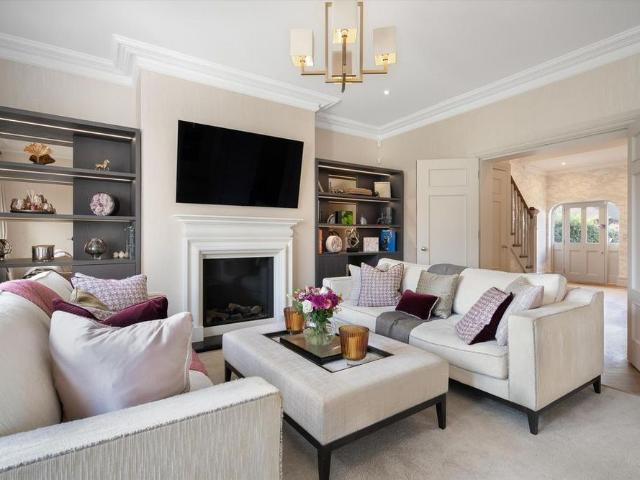 5 bedroom townhouse to rent
