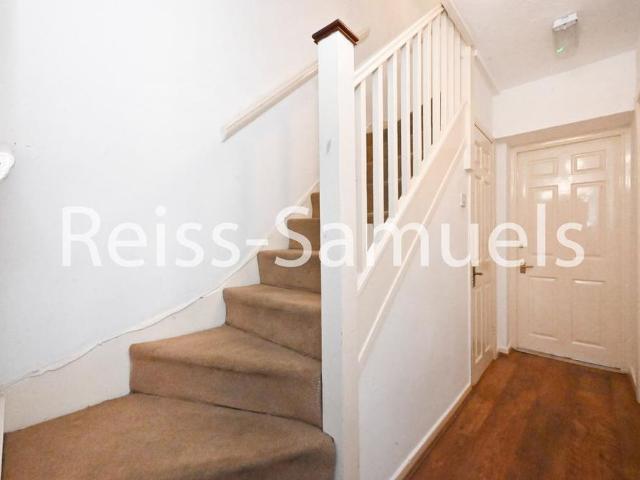 5 bedroom townhouse to rent
