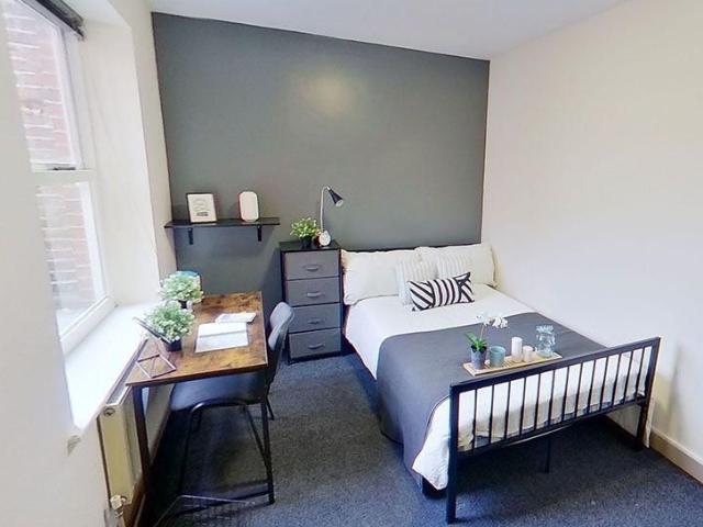 5 bedroom townhouse to rent