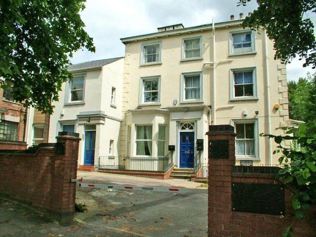 5 bedroom townhouse to rent