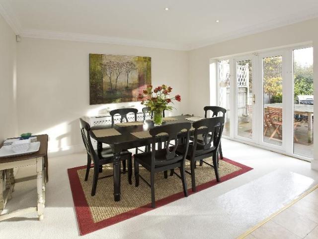 5 bedroom townhouse to rent