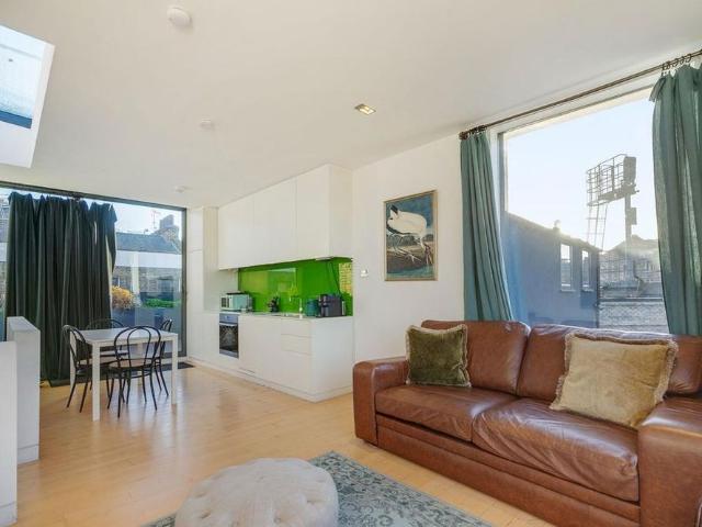 5 bedroom townhouse to rent