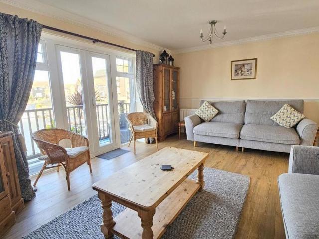 5 bedroom townhouse to rent