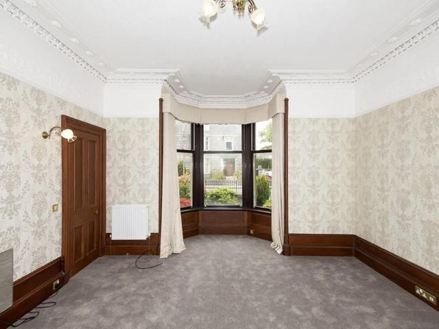 5 bedroom townhouse to rent