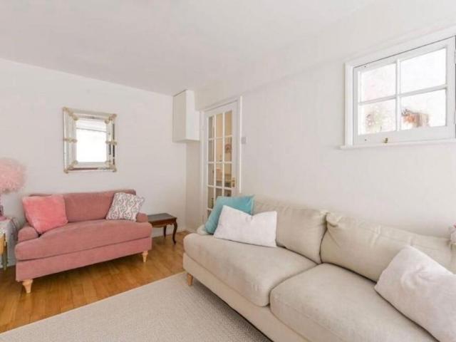 5 bedroom townhouse to rent