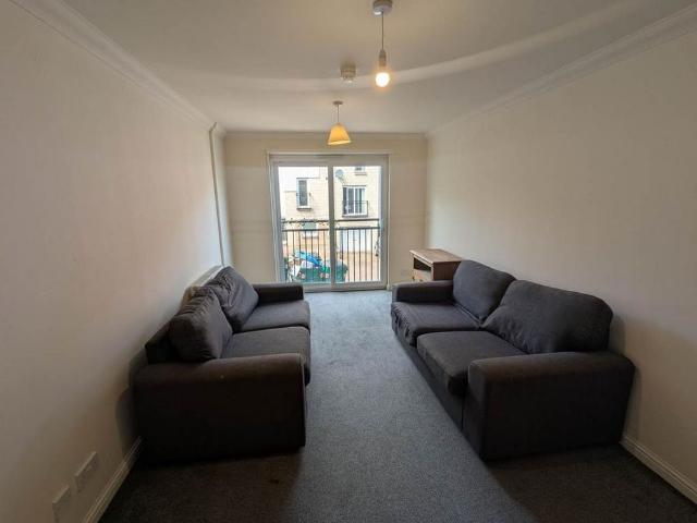 5 bedroom townhouse to rent