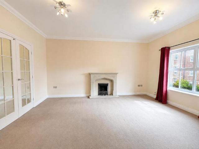 5 bedroom townhouse to rent