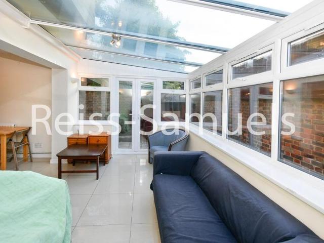 5 bedroom townhouse to rent
