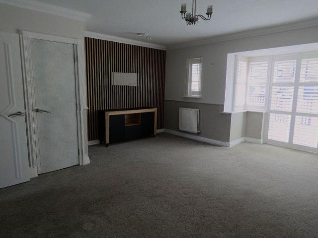 5 bedroom townhouse to rent