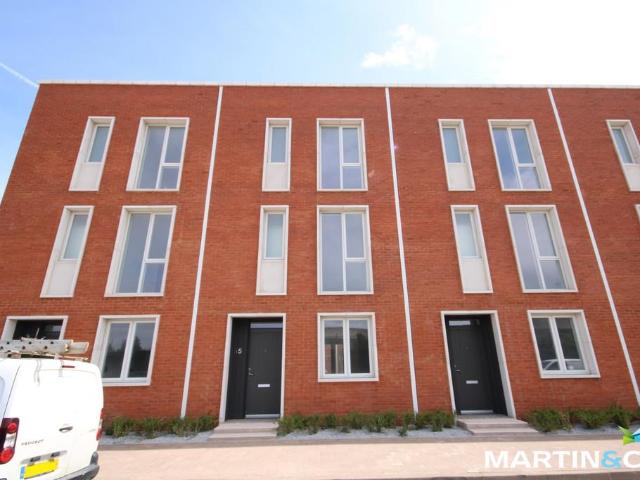 5 bedroom townhouse to rent