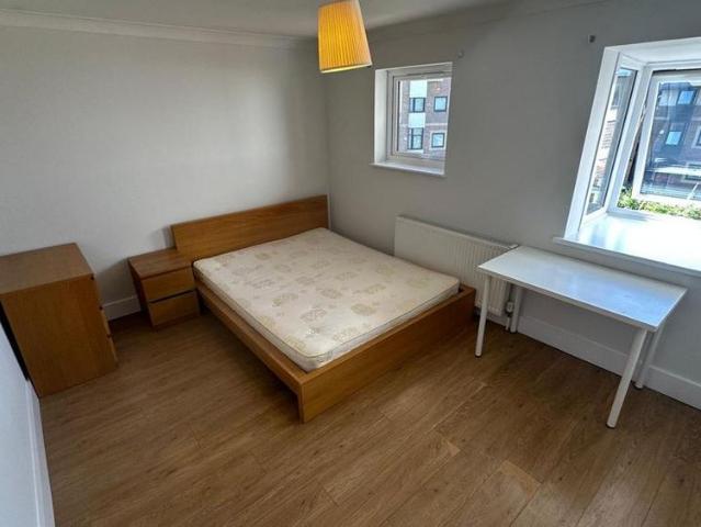 5 bedroom townhouse to rent