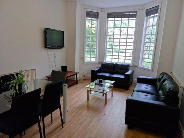 5 bedroom townhouse to rent