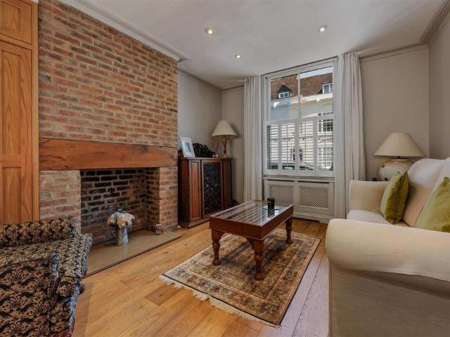 5 bedroom townhouse to rent
