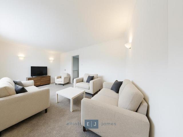 5 bedroom townhouse to rent