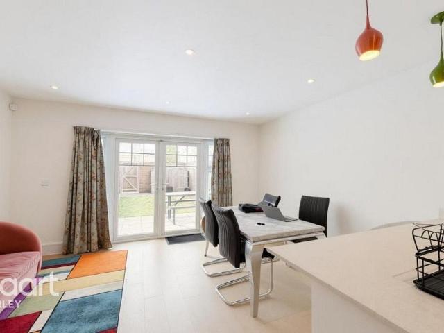 5 bedroom townhouse to rent