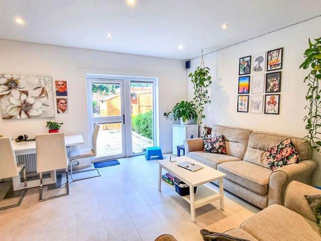 5 bedroom townhouse to rent