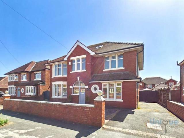 5 Bedroom Detached House