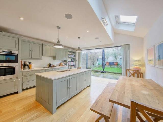 5 Bedroom Terraced House
