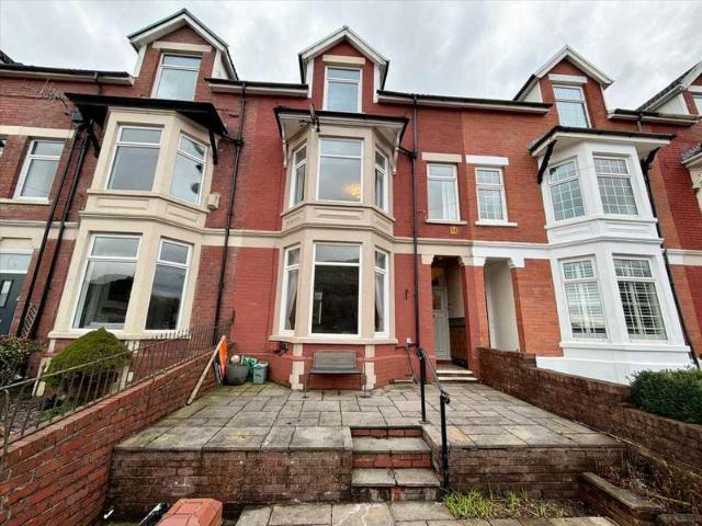 5 Bedroom Terraced House