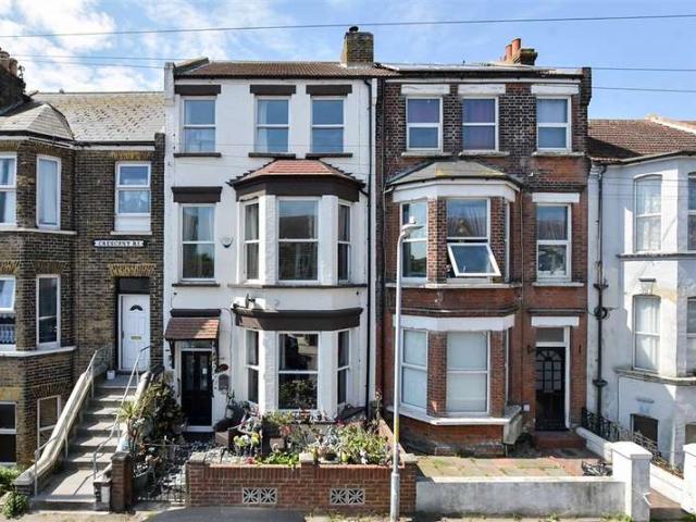 5 Bedroom Terraced House