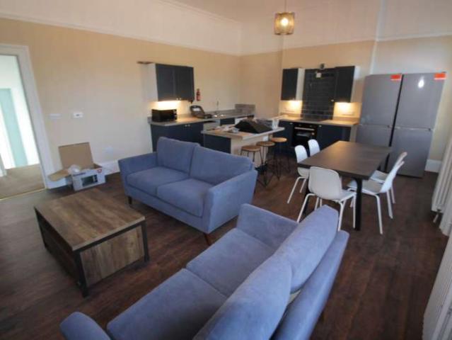 5 Bedroom Terraced House