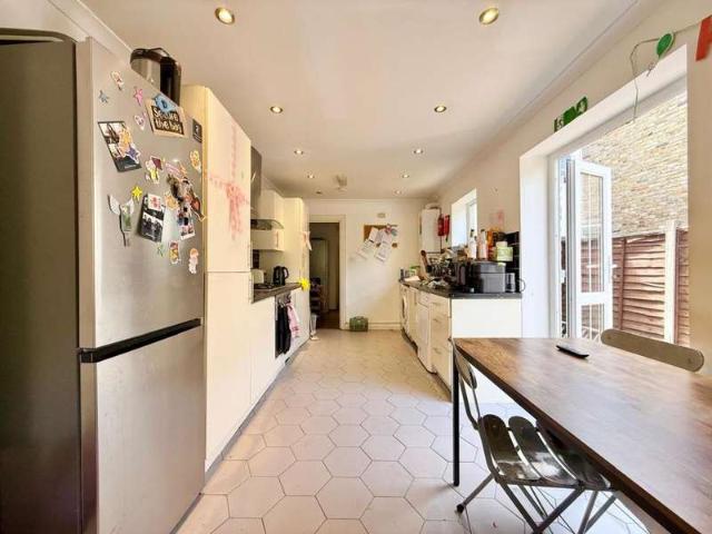 5 Bedroom Terraced House