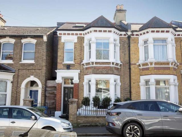 5 Bedroom Terraced House